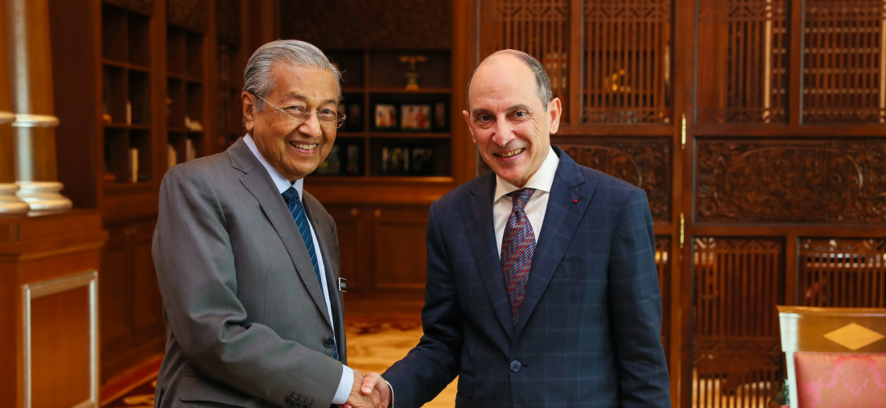 Qatar Airways GCEO Meets With Malaysian Prime Minister In Kuala Lumpur ...